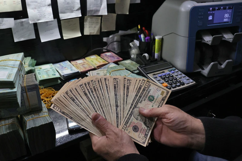 U S Dollar Risks Losing Reserve Currency Status One America News Network