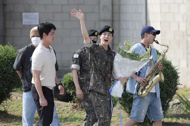 Jin Oldest Member Of K Pops Bts Finishes Army Service In South Korea