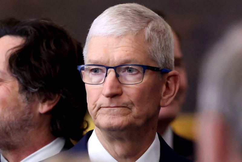 Trump: Tim Cook Moving Apple Manufacturing From Mexico To The U.S ...